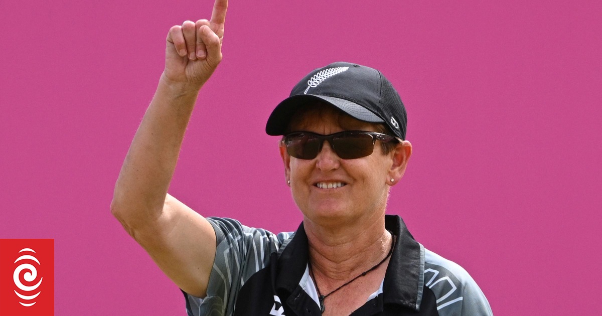 Val Smith calls time on 20 years plus of international bowls | RNZ News