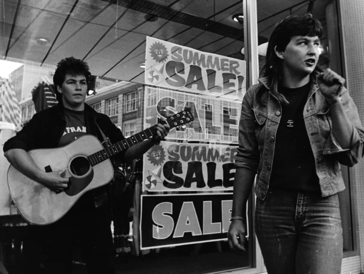 Topp Twins: A life in pictures | RNZ