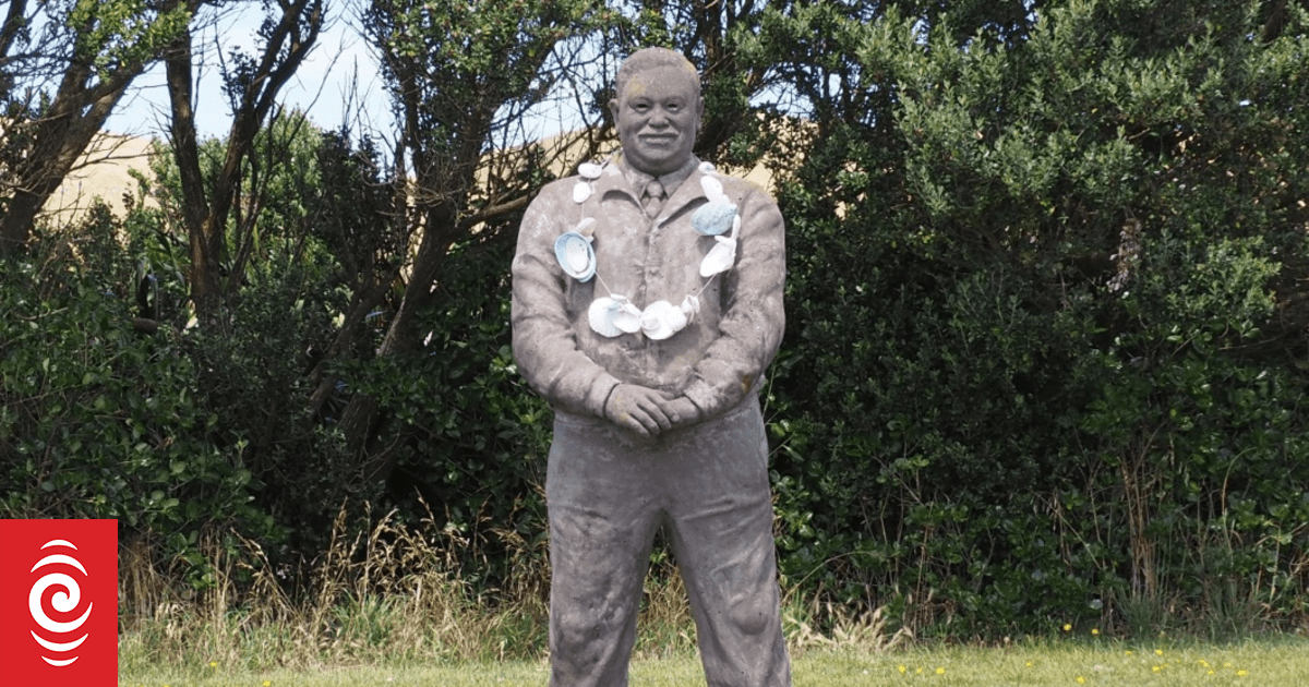 Tommy Solomon statue on Rēkohu - Chatham Islands to be restored | RNZ News