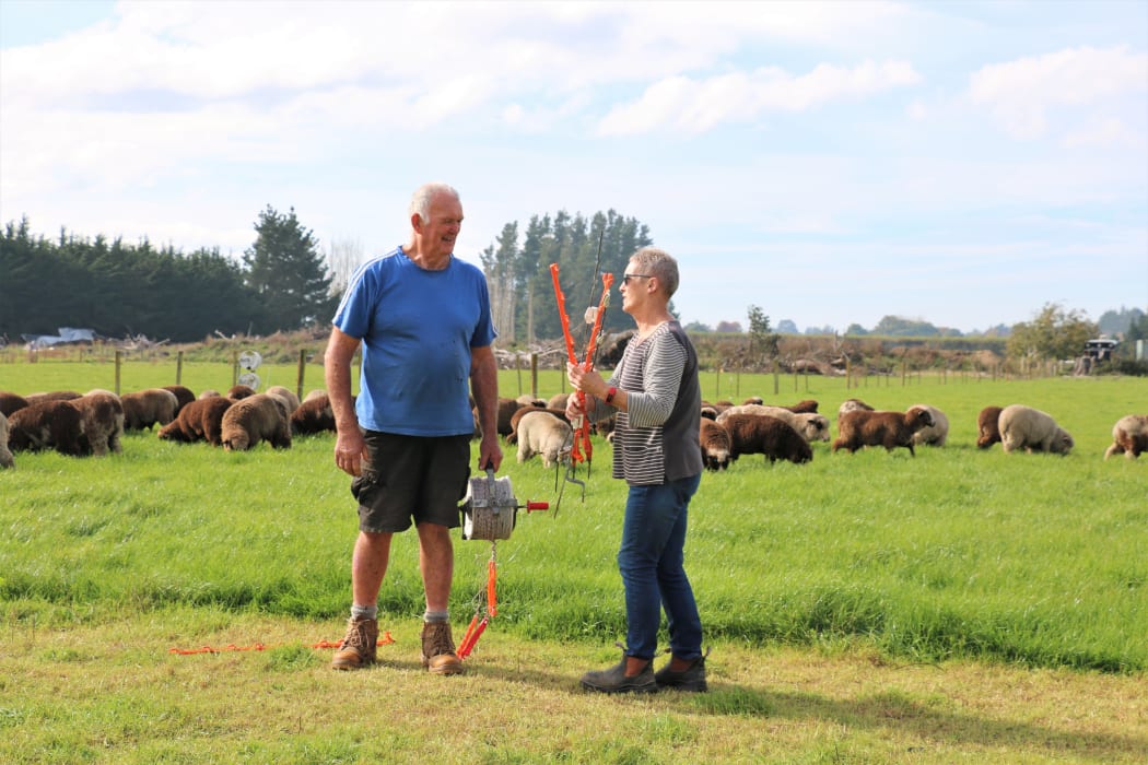 Oxford sheep farmers spin a good yarn | RNZ