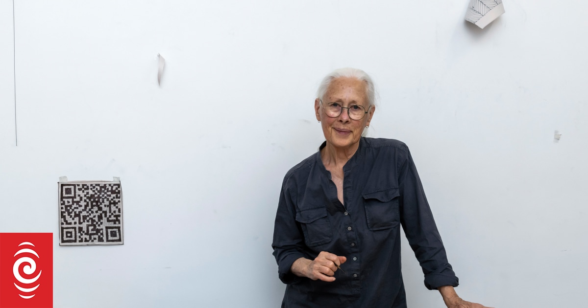 Playing Favourites with artist Dame Robin White | RNZ
