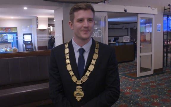 Gold Guitars raising next generation of country music talent | RNZ News