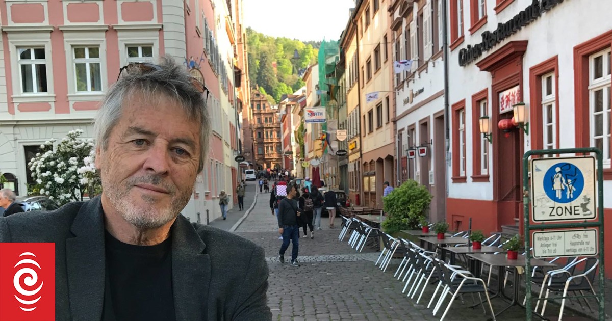 Nigel Williams: 'Flax Fingers Weave the Moonlight' | RNZ