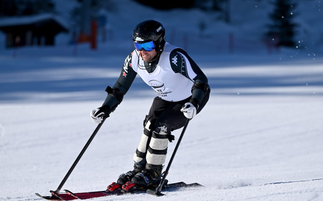 Adam Hall claims silver at Paralympics | RNZ News