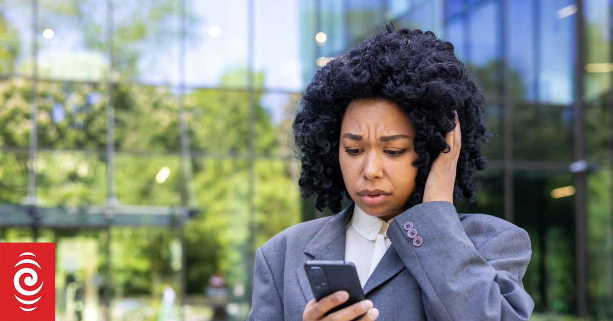 What is the etiquette around calling someone out of the blue? | RNZ