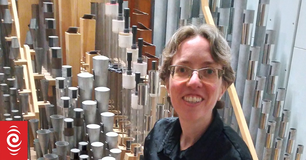 Isabelle Demers at the organ of Auckland Town Hall | RNZ