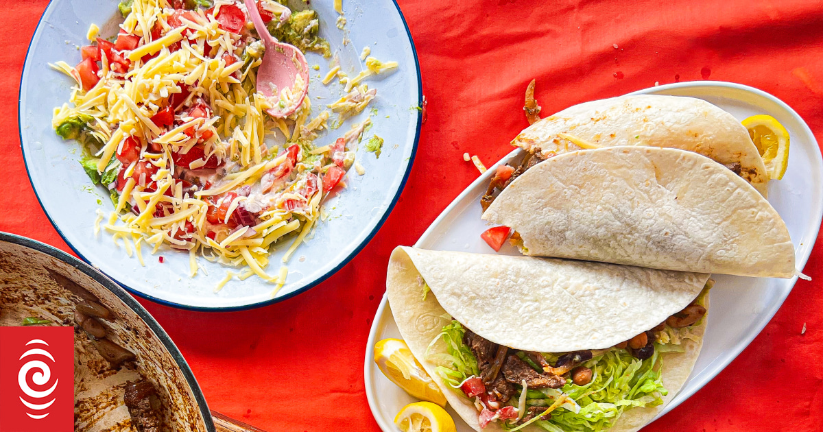 Easy Eats with Sam Parish: Sizzling steak fajitas with avo smash | RNZ