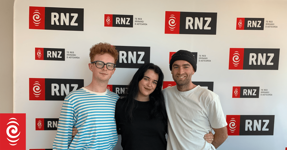 Live on Music 101: Michael Llewellyn’s Gorgeous Return | RNZ