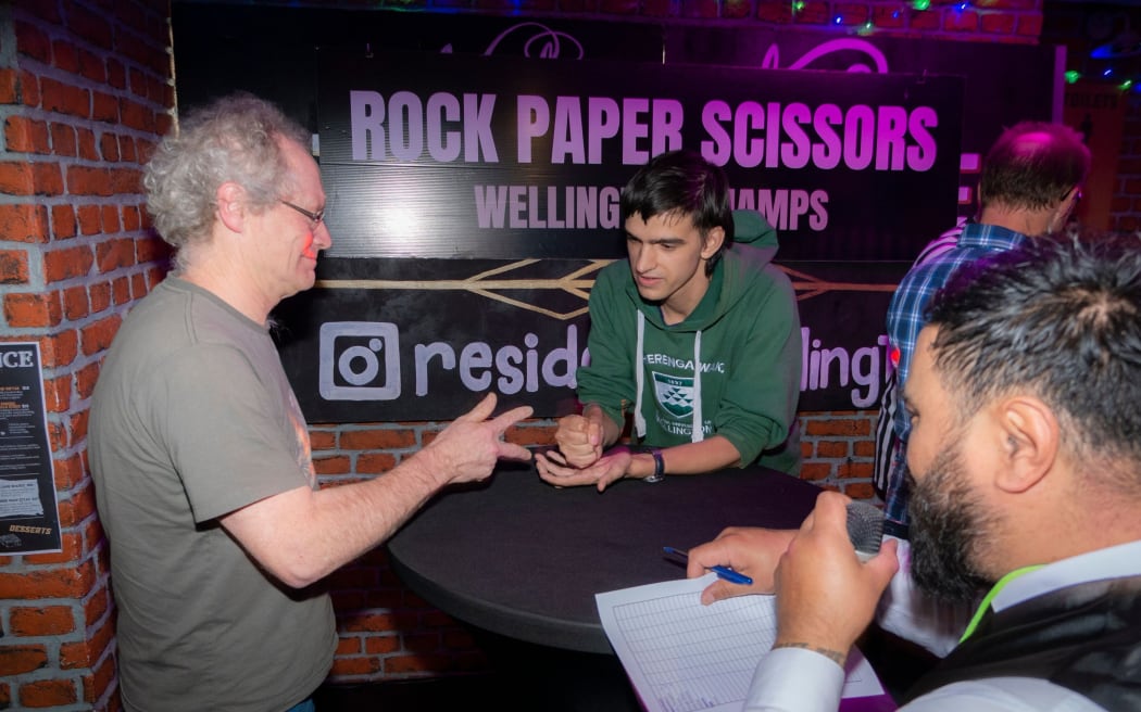 Rock, paper, scissors, winner! Fast-fingered champ takes home $1000 ...