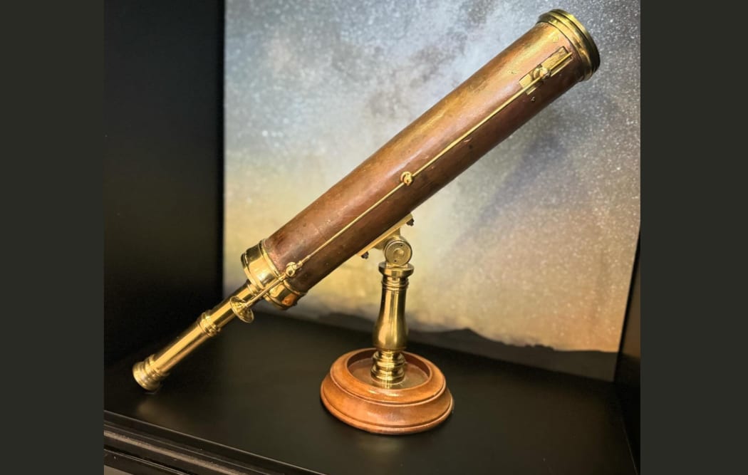 first reflecting telescope date