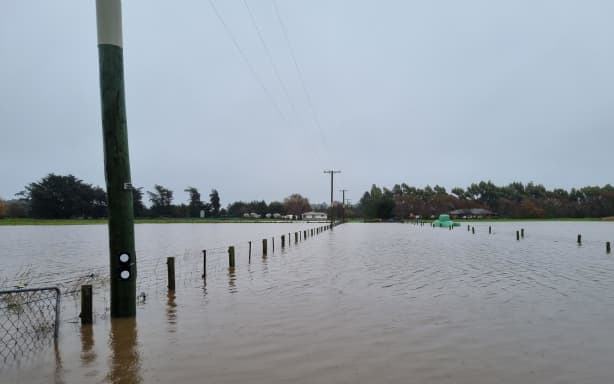 Heavy rain and snow cause havoc in South Island | RNZ