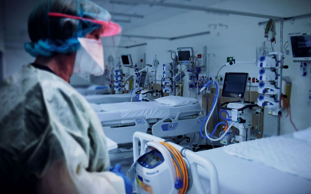 Intensivists question govt promises on ICU beds | RNZ