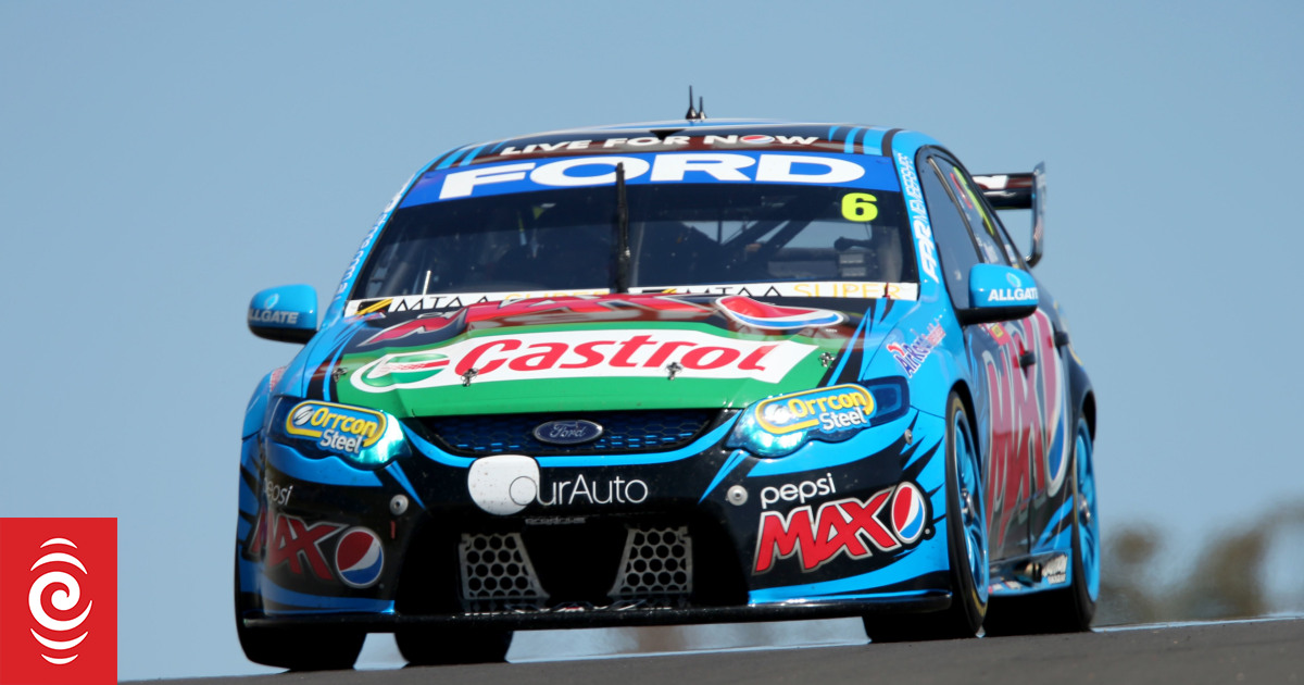Crash breaks Mostert's leg, officials hurt | RNZ News
