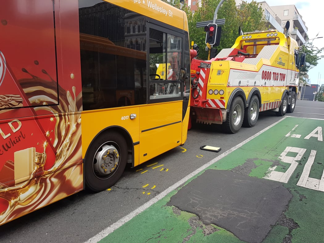 Pedestrian hit by bus in second Auckland incident in two days | RNZ News