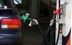 Petrol prices should fall further - analysts | RNZ