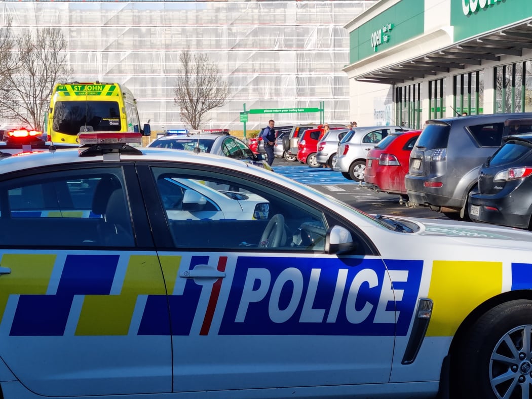 People stabbed at supermarket in Dunedin | RNZ News