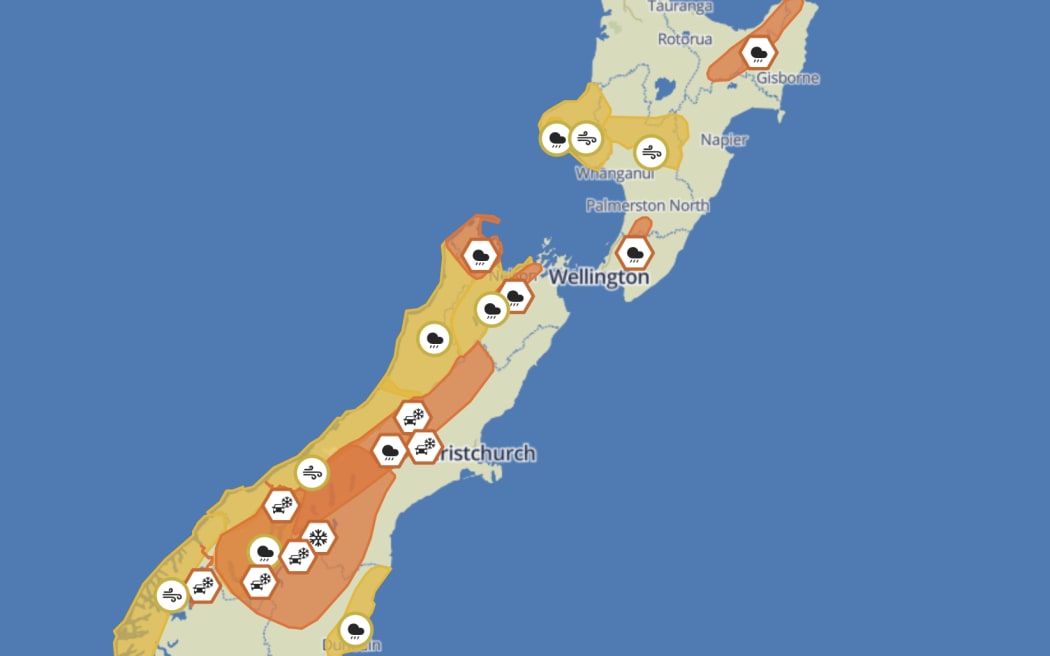Long weekend weather: Slew of warnings as rain forecast | RNZ News