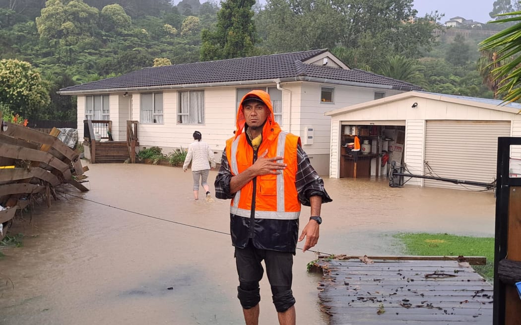In photos: Heavy rain causes flooding, evacuations in Auckland | RNZ News