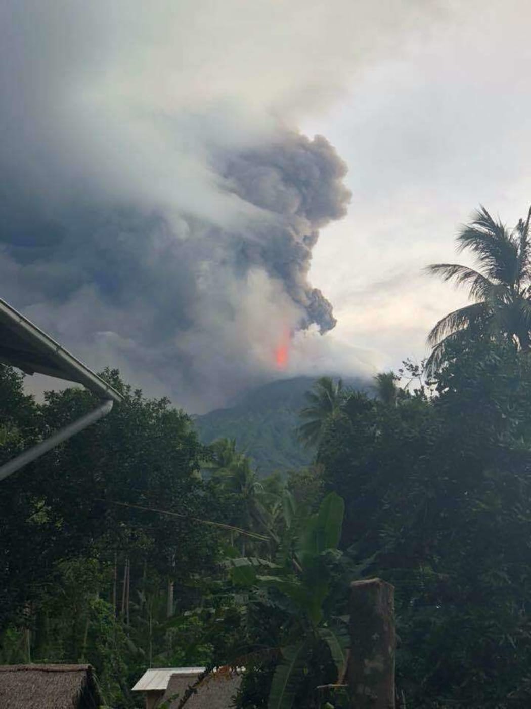 Evacuations underway on PNG's Manam after volcano erupts | RNZ News