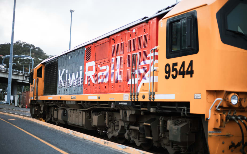 Repairs underway after train derailment near Hamilton | RNZ News