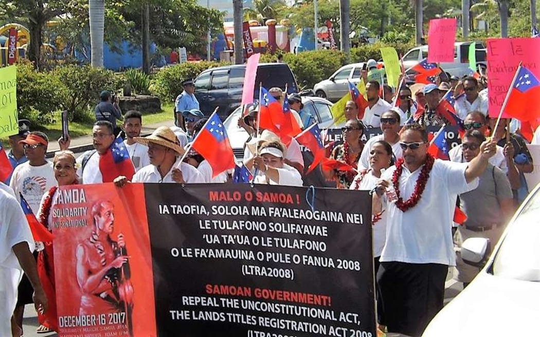 About 200 turn out to protest against Samoa land laws | RNZ News