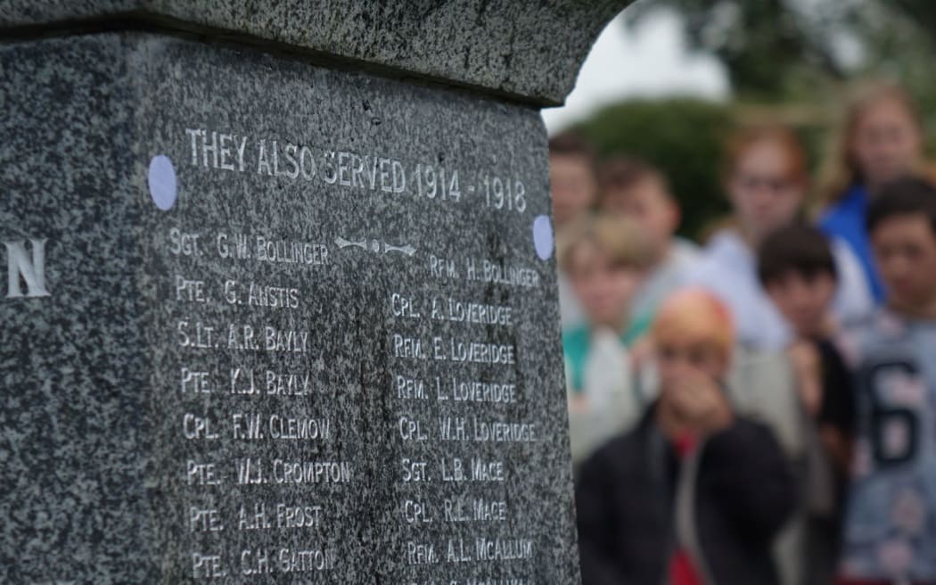 WWI soldiers get named on Omata memorial after 100 years | RNZ News