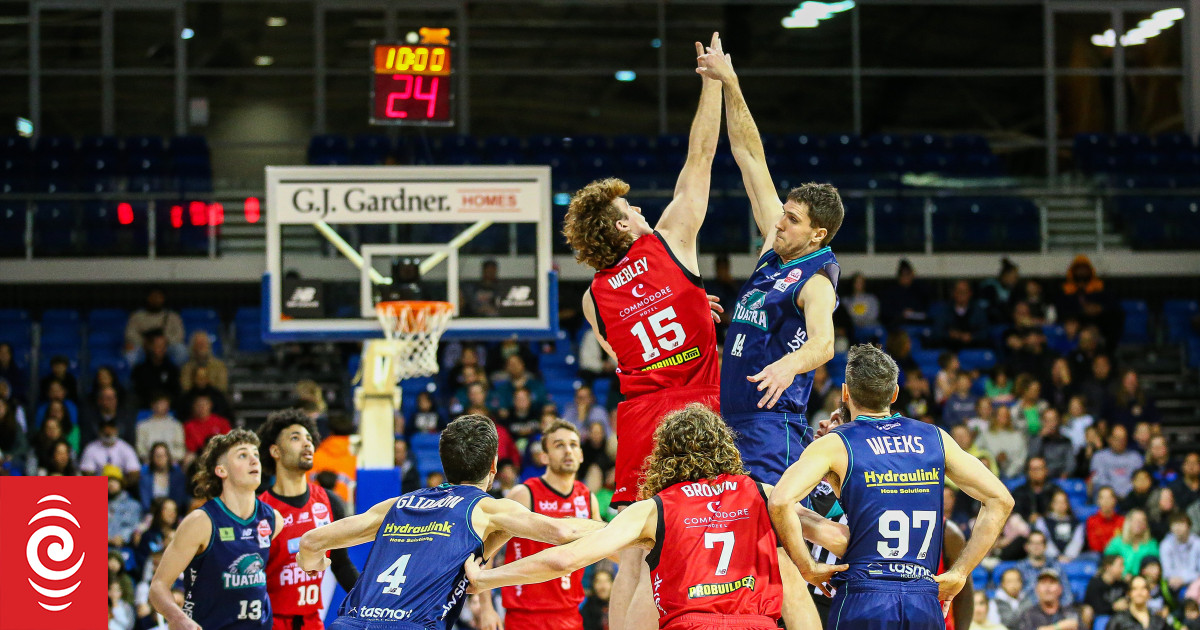 Canterbury Rams celebrate NBL title win over Auckland Tuatara | RNZ News