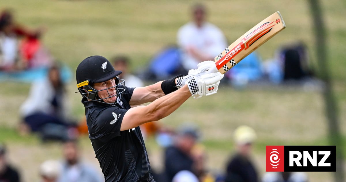 Four new Black Caps contracted, two veteran spinners miss out | RNZ