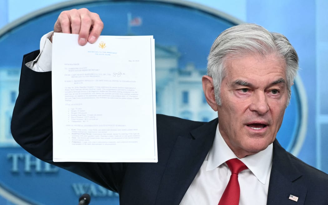 Adviser Oz calls Trump medical exam 'spectacular' though questions ...