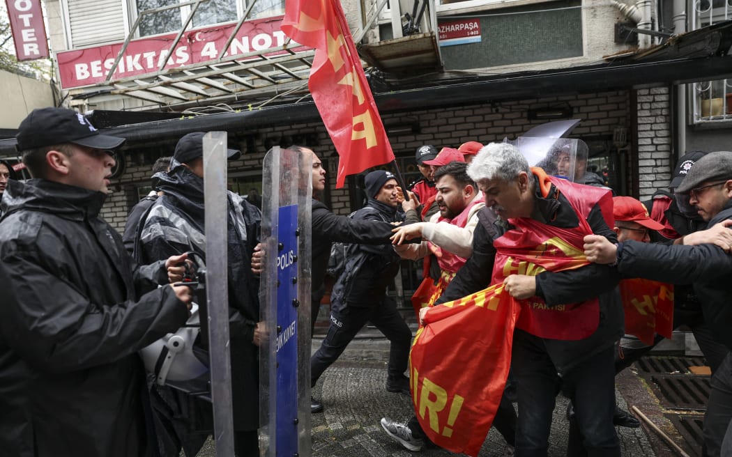 Turkish police fire tear gas, arrest hundreds at Istanbul May Day ...