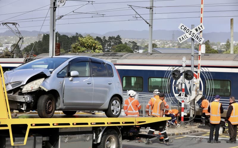 Trips cancelled on Auckland's western line as train hits car | RNZ