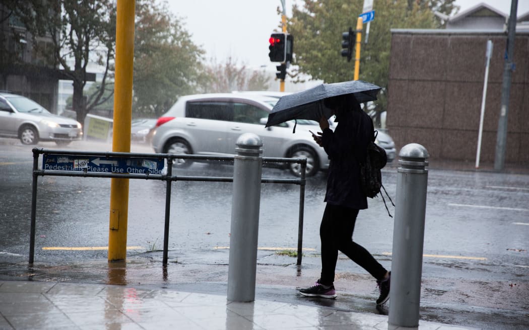 Heavy rain and cold expected to hit North Island later this week | RNZ News