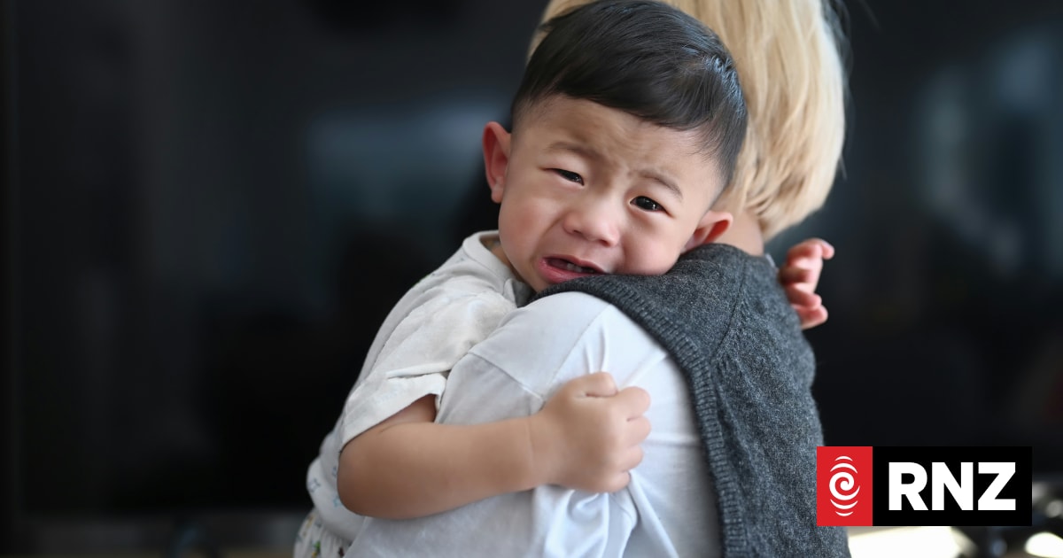 Two common phrases that don't help when a child is in pain | RNZ