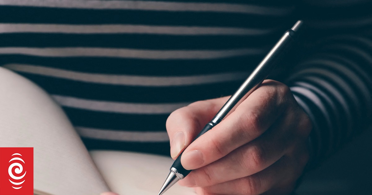 Daniel Oppenheimer: Can hand writing survive the digital age? | RNZ