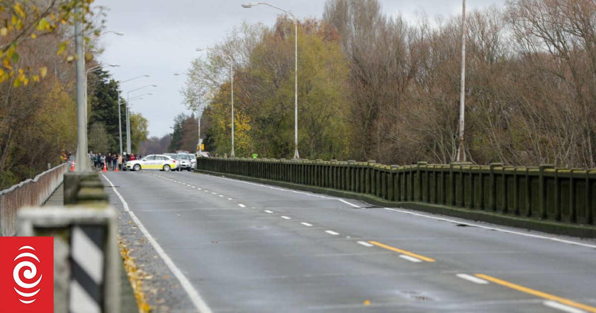 Ashburton Bridge reopens for light traffic | RNZ News