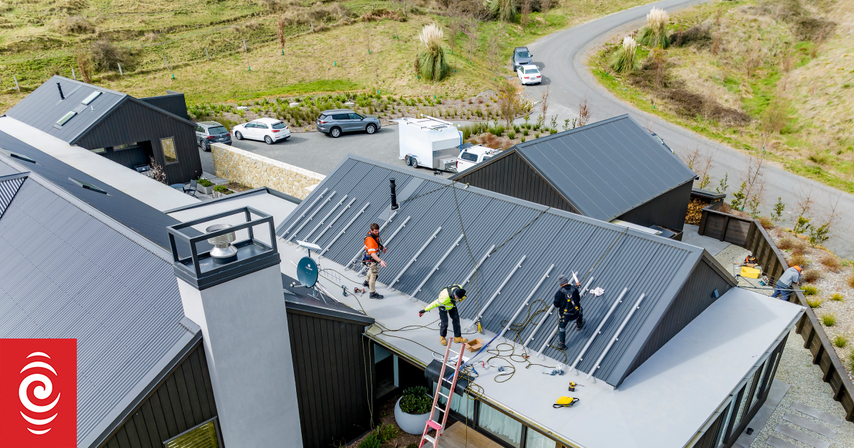 The lights go out at SolarZero - what next for rooftop solar? | RNZ