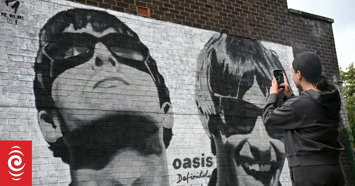 Oasis tickets sell out after technical problems frustrate fans | RNZ News