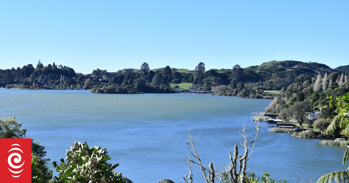 A new waka hits the water | RNZ