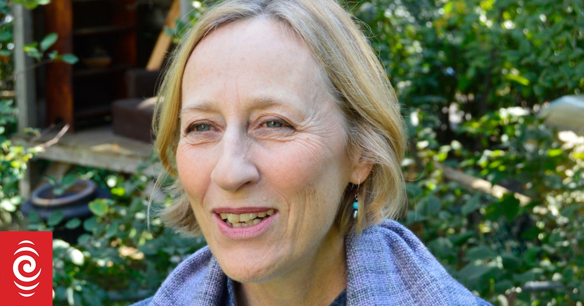 Elizabeth Hay: Canada and nostalgia | RNZ