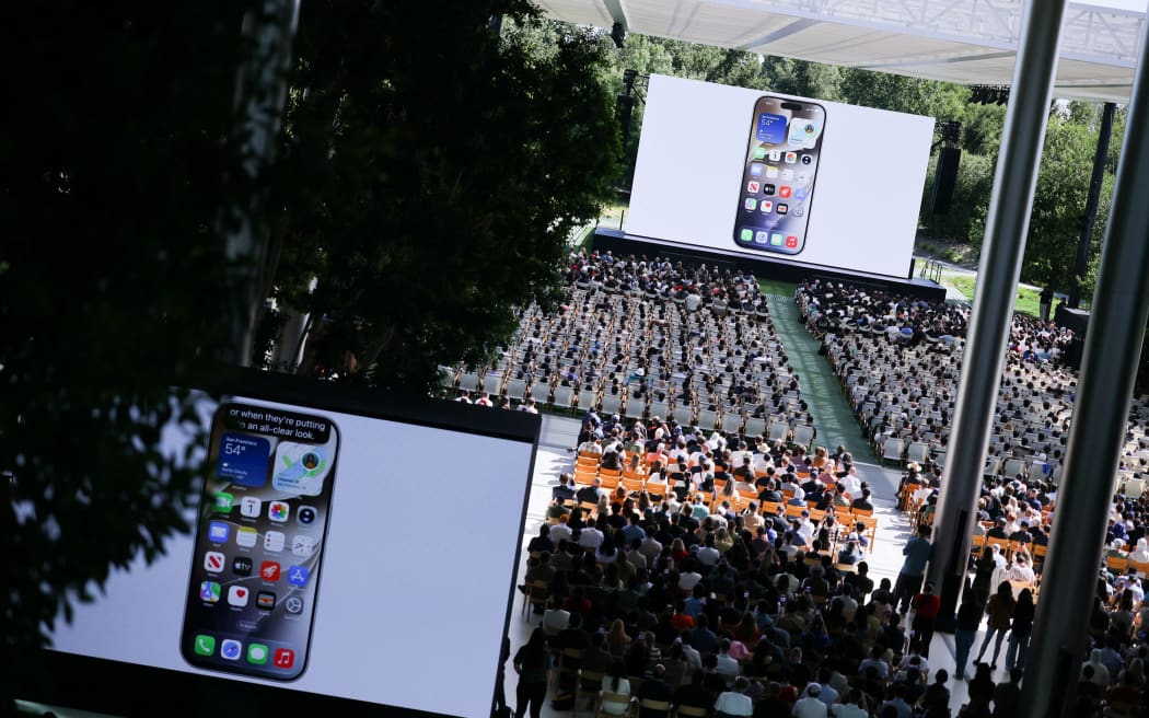 Apple’s big Siri update is here. Now the real challenge begins | RNZ News