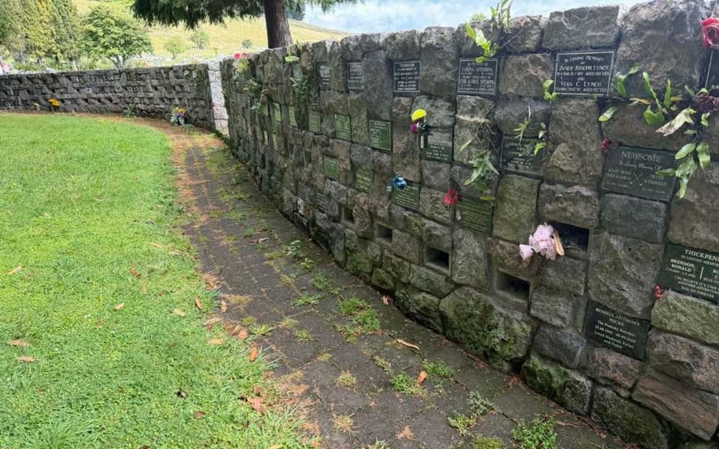 Rotorua cemetery 'mess' disappoints bereaved mum | RNZ News