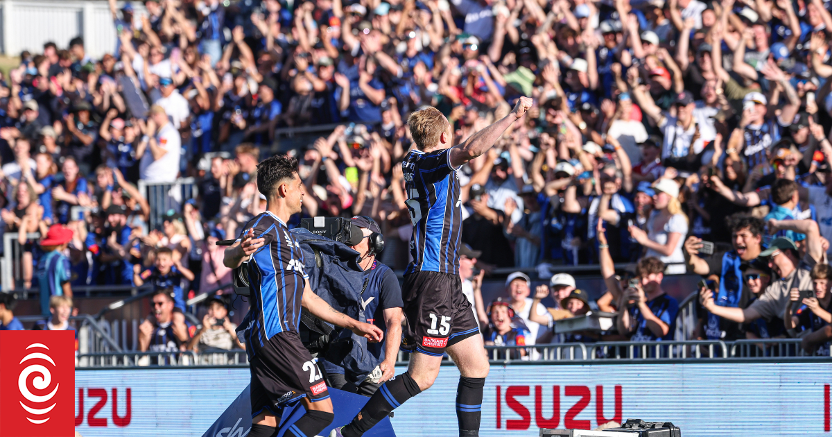 Live: Auckland FC v Wellington Phoenix A-League derby | RNZ News