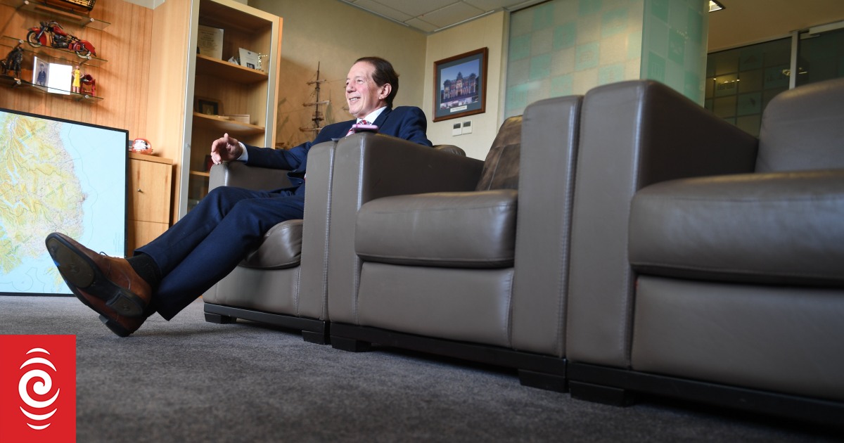 Invercargill mayor Sir Tim Shadbolt alone in opposing independent ...