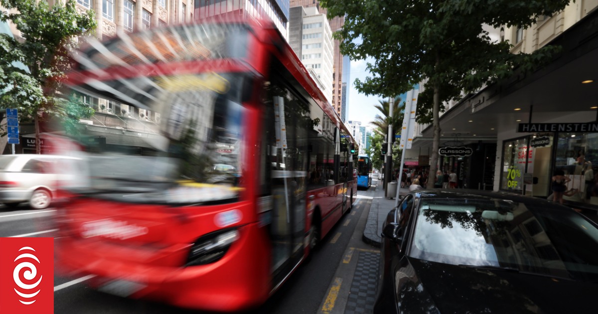 Auckland Transport data puts bus driver safety in the spotlight | RNZ News