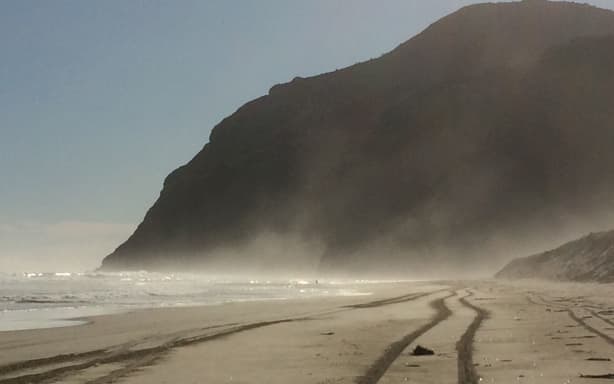 Councillor fears fatalities as off-roaders flood Northland beach | RNZ