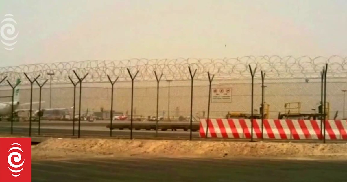 Video emerges of chaos after Emirates crash | RNZ