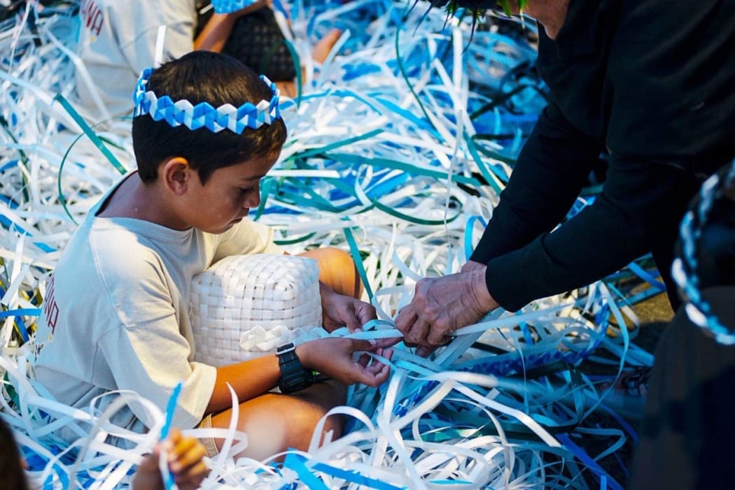 Pacific Mamas drape Auckland Town hall with gift of love | RNZ News