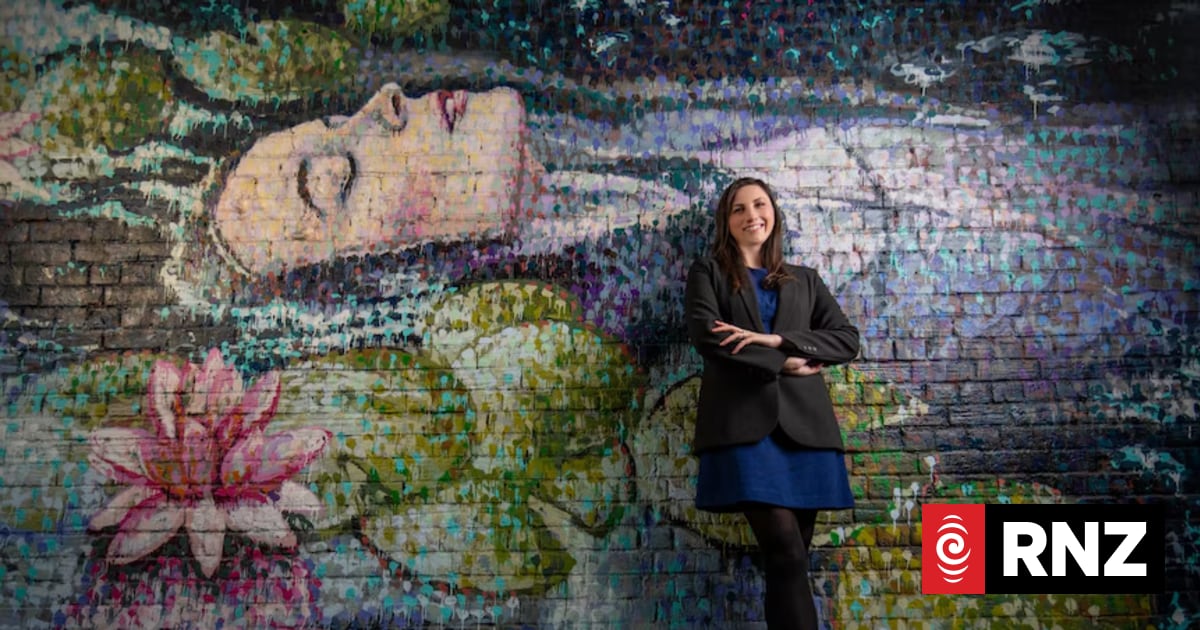 Embracing the benefits of being a tall woman | RNZ
