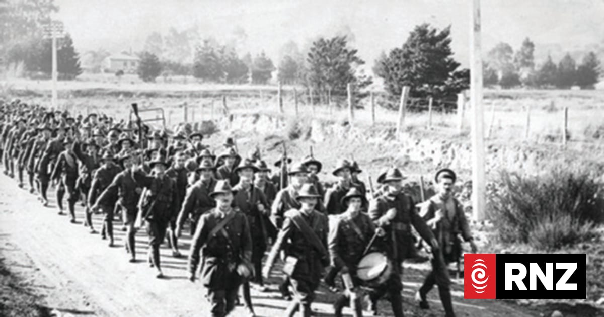 Remembrance march marks 100 years | RNZ