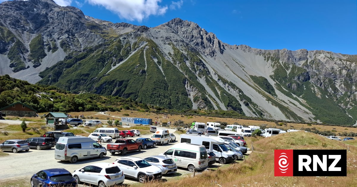 DOC trials paid parking at Aoraki-Mount Cook | RNZ